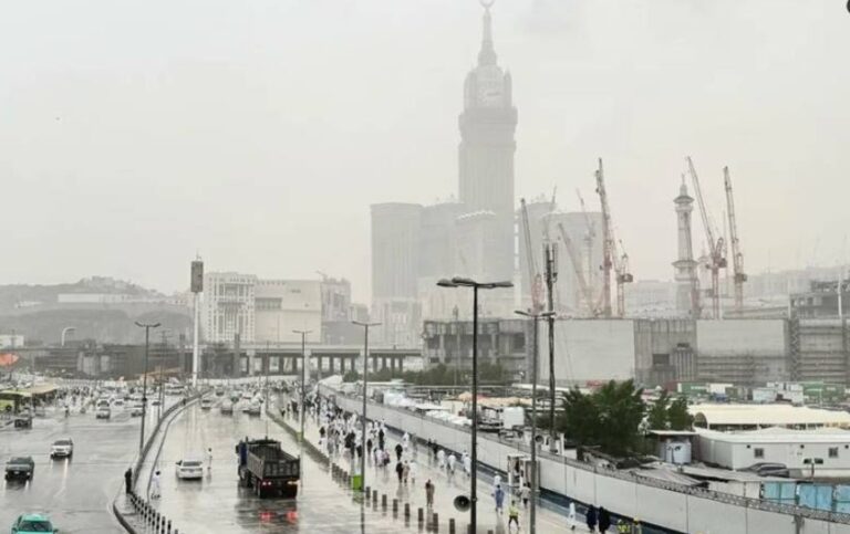 Saudi Arabia issues flash-flood alert - Metro Morning
