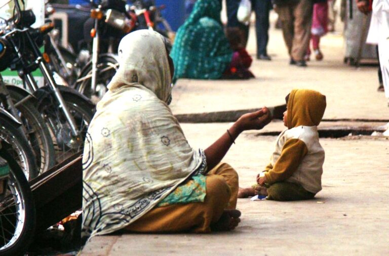 Commissioner cracks down on professional beggars - Metro Morning