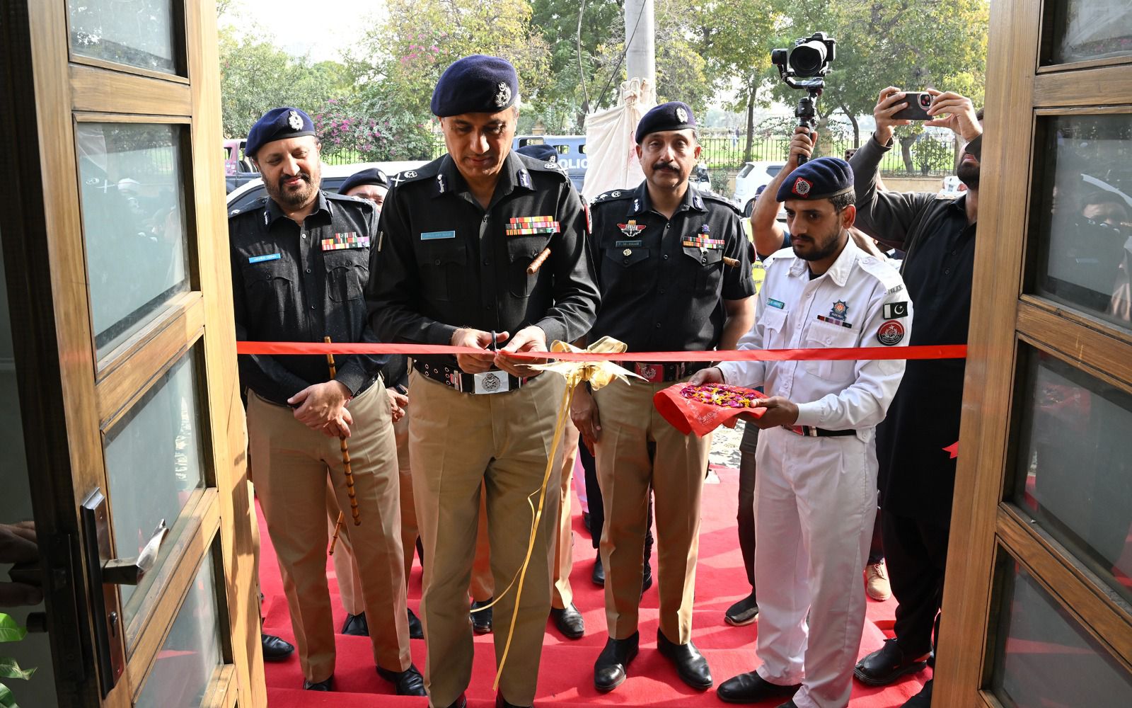 Sindh police launch 24-hour traffic helpline in Karachi - Metro Morning