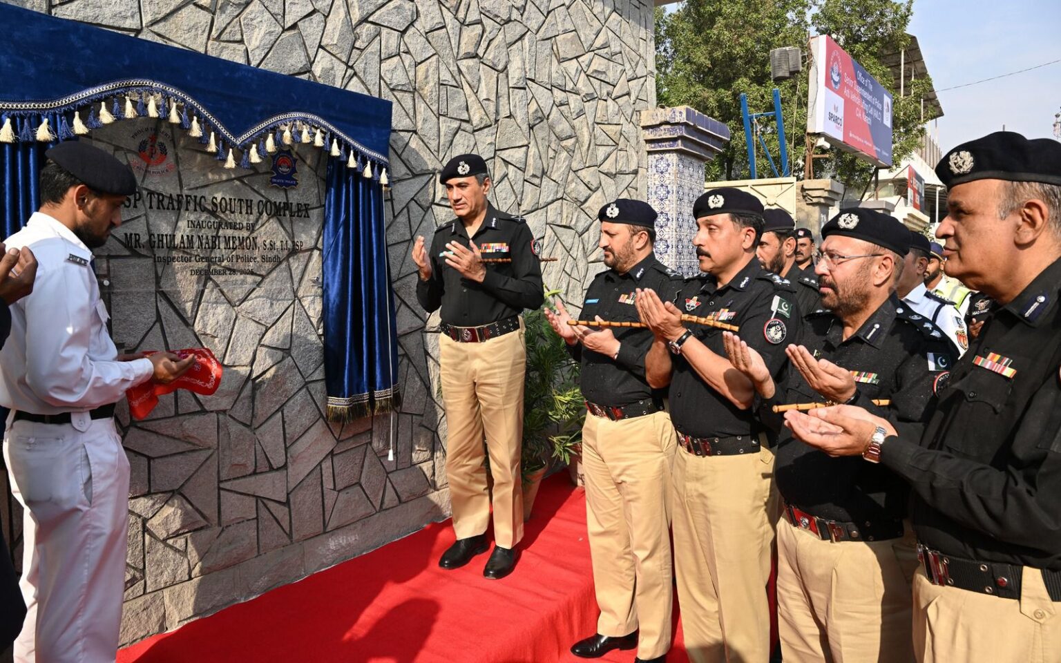 Sindh police launch 24-hour traffic helpline in Karachi - Metro Morning
